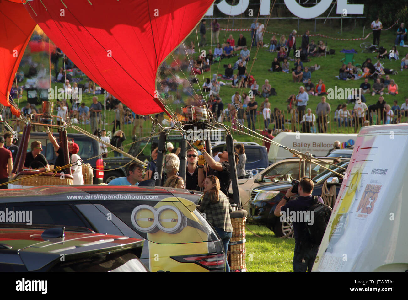 Filled hot air balloon hi-res stock photography and images - Alamy