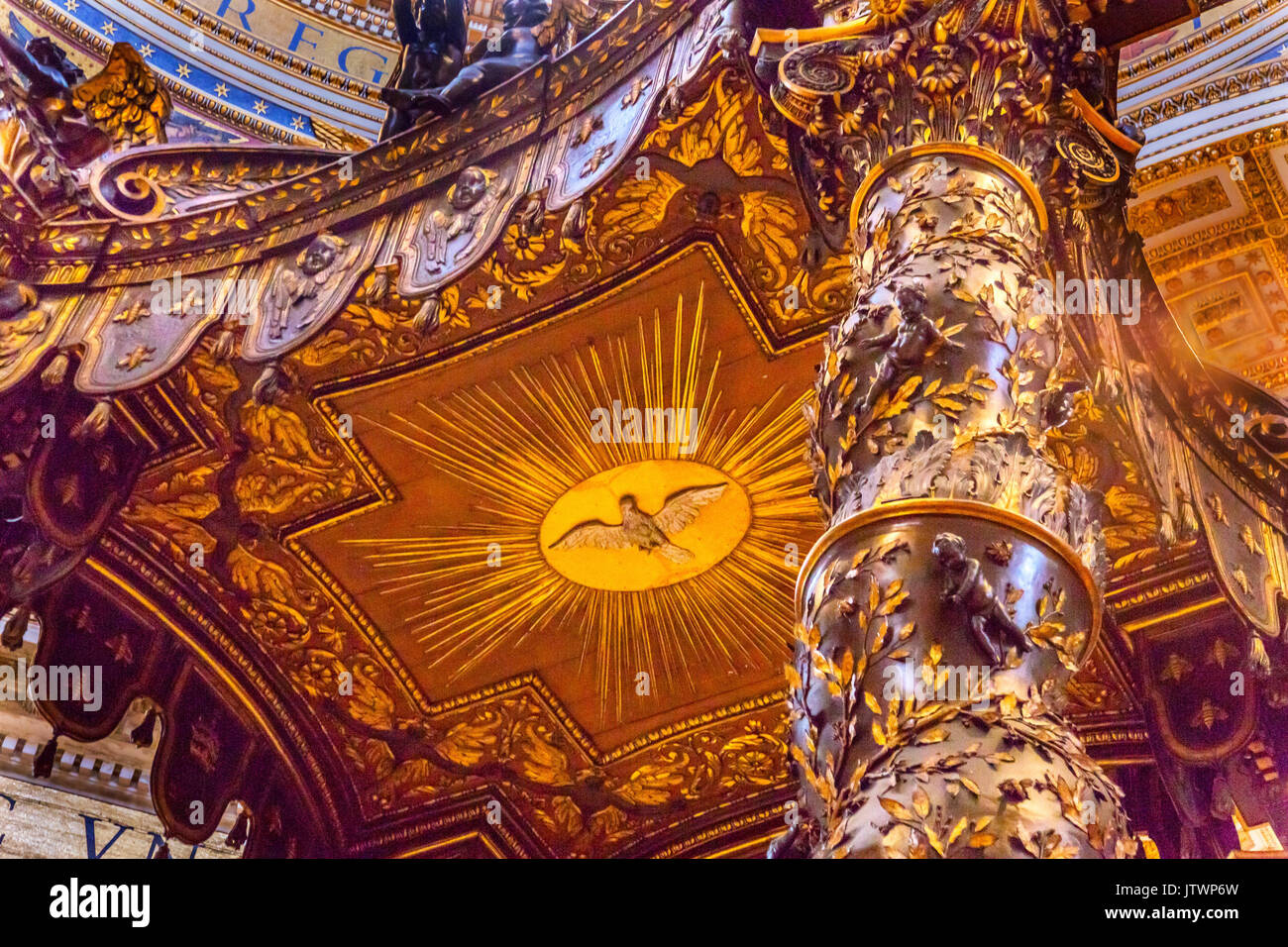 Saint Peter's Basilica Bernini Baldacchino Holy Spirit Dove Vatican ...