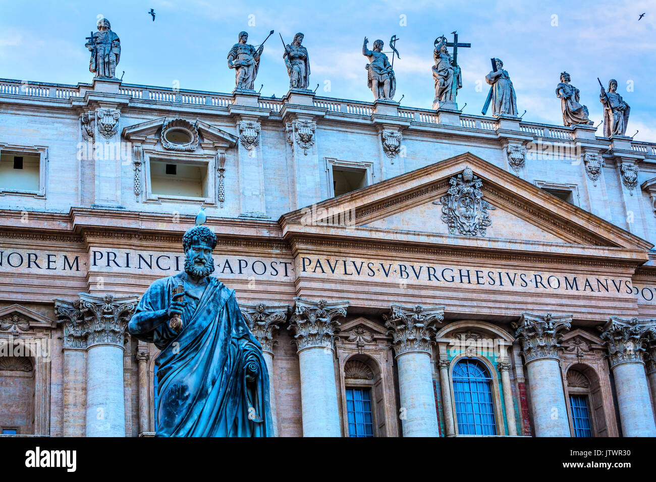 Facade Statues Saint Peter's Basilica Saint Peter Keys Statue's ...