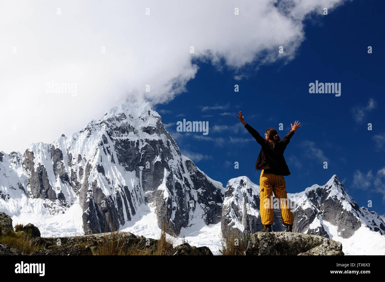 Woman peru environment hi-res stock photography and images - Alamy