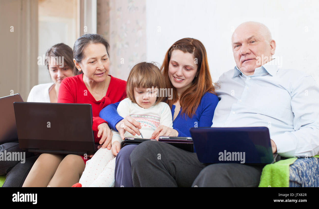 Ereader group hi-res stock photography and images - Alamy