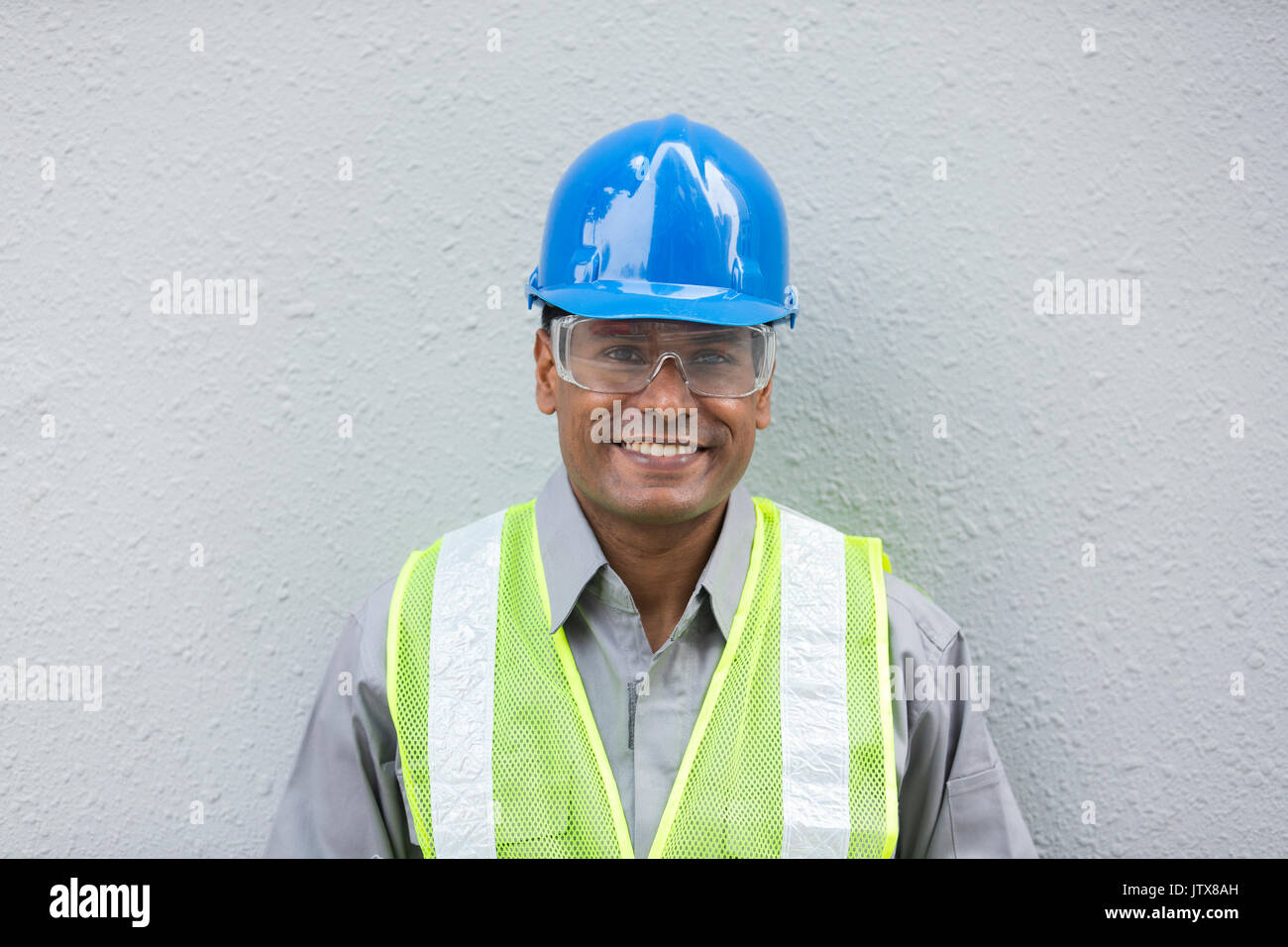 Male workman or builder hi-res stock photography and images - Alamy
