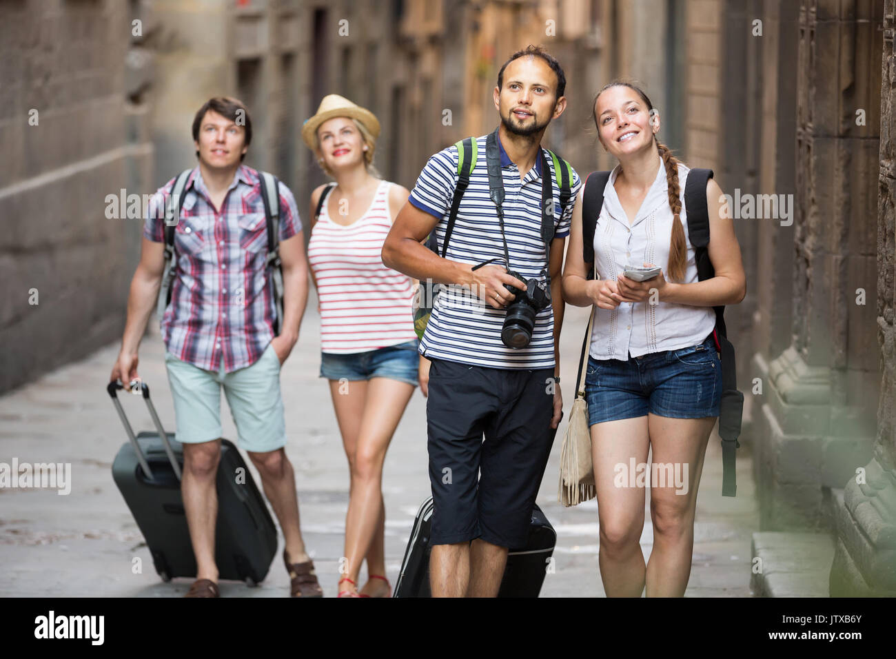 Group cheerful tourists map hi-res stock photography and images - Alamy