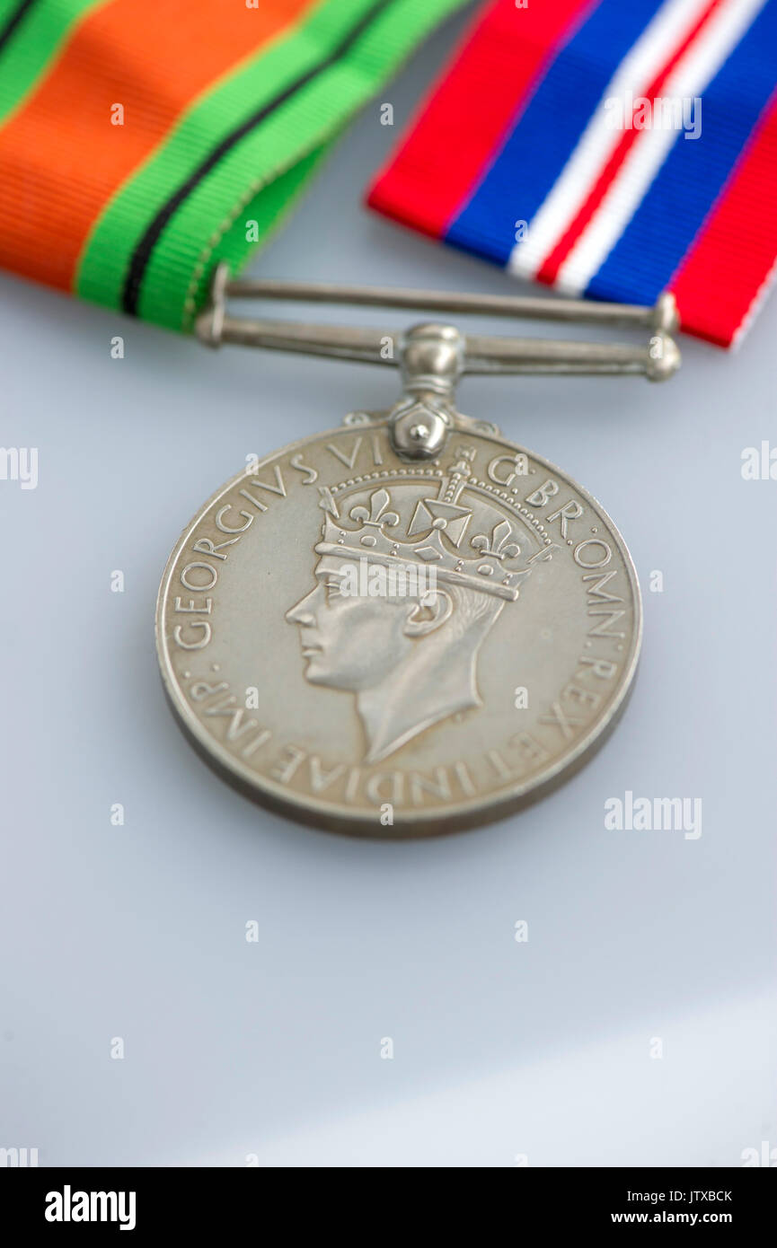 Civilian medals and awards hi-res stock photography and images - Alamy