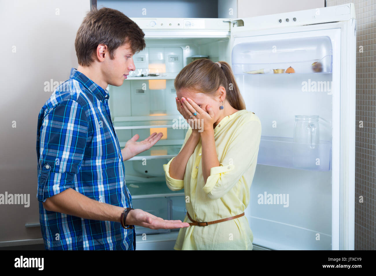 Young woman unhappy empty fridge hi-res stock photography and images ...