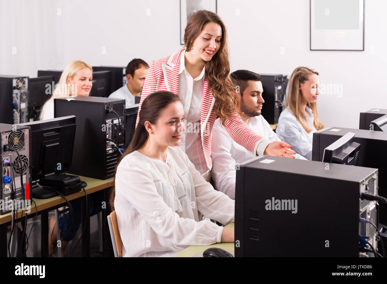 Team leader giving instructions hi-res stock photography and images - Alamy