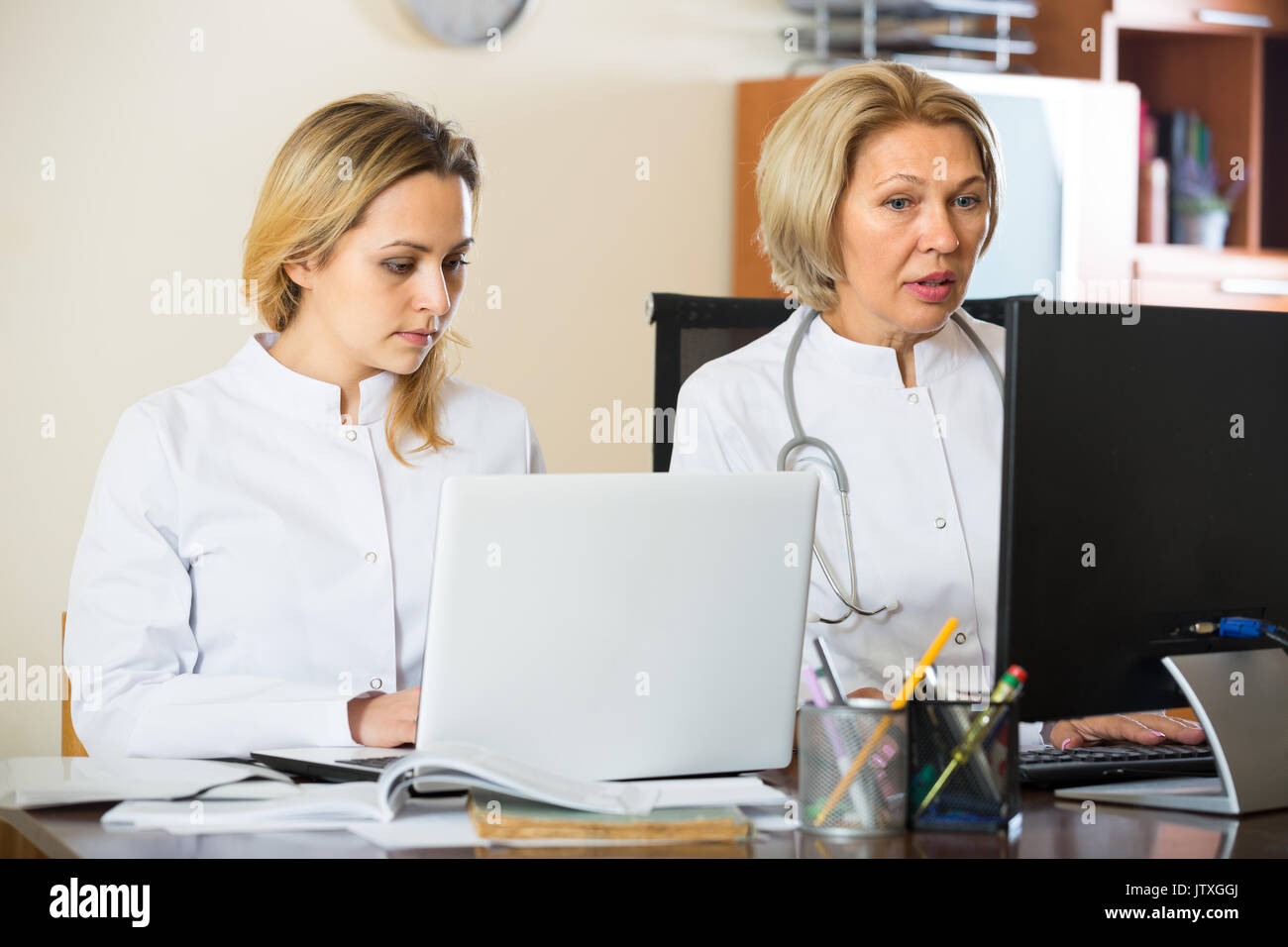 Doctors overalls hi-res stock photography and images - Alamy