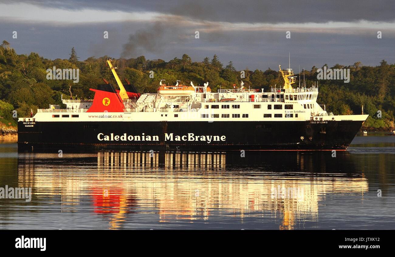 CALEDONIAN MacBRAYNE VEHICLE AND PASSENGER FERRY MV ISLE OF LEWIS Stock Photo - Alamy