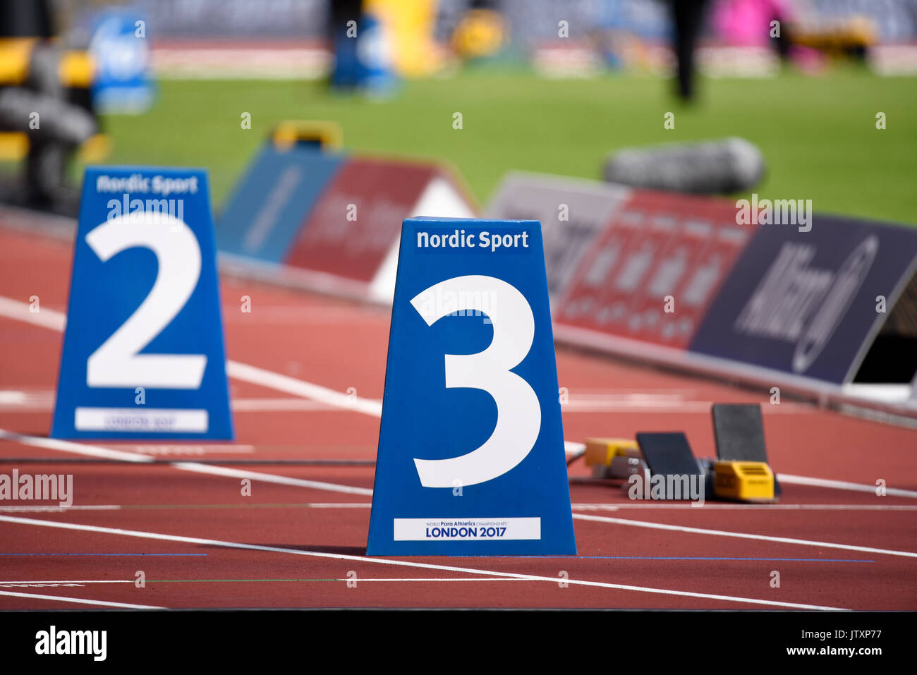 Athletics track blocks hi-res stock photography and images - Alamy