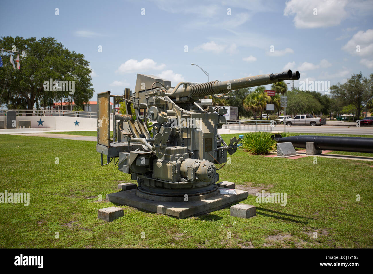 Old navy anti-aircraft gun at a military memorial Stock Photo - Alamy