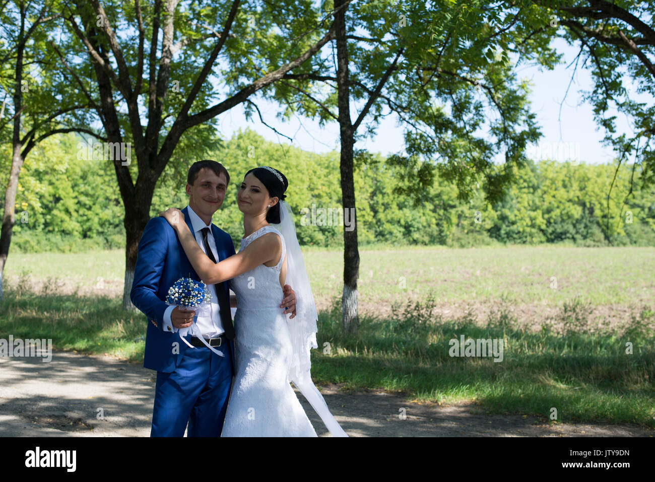Beautiful married couple in the wedding day Stock Photo - Alamy