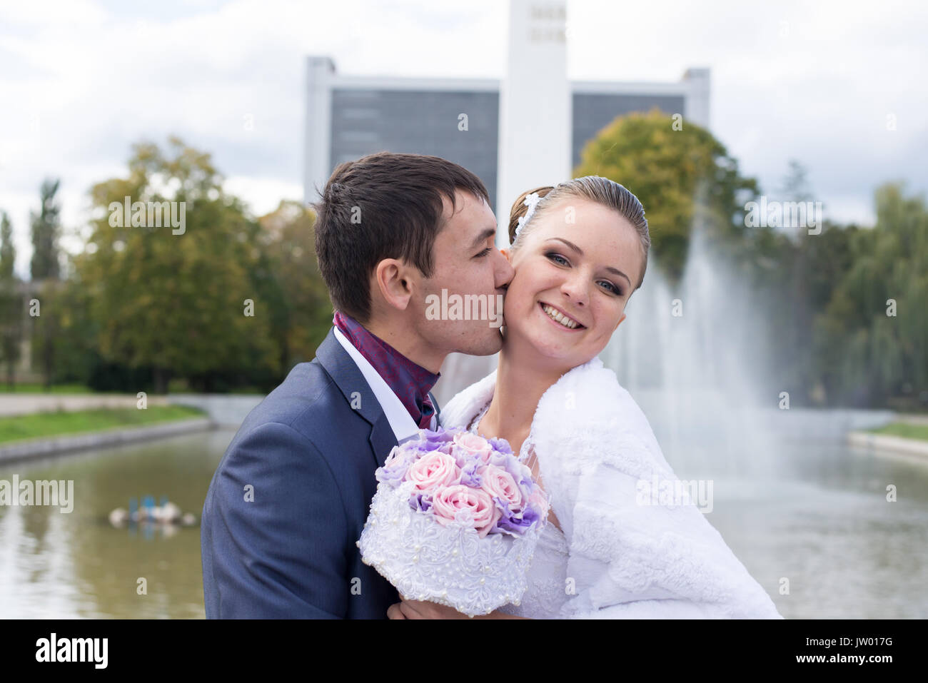 Beautiful married couple in the wedding day Stock Photo - Alamy