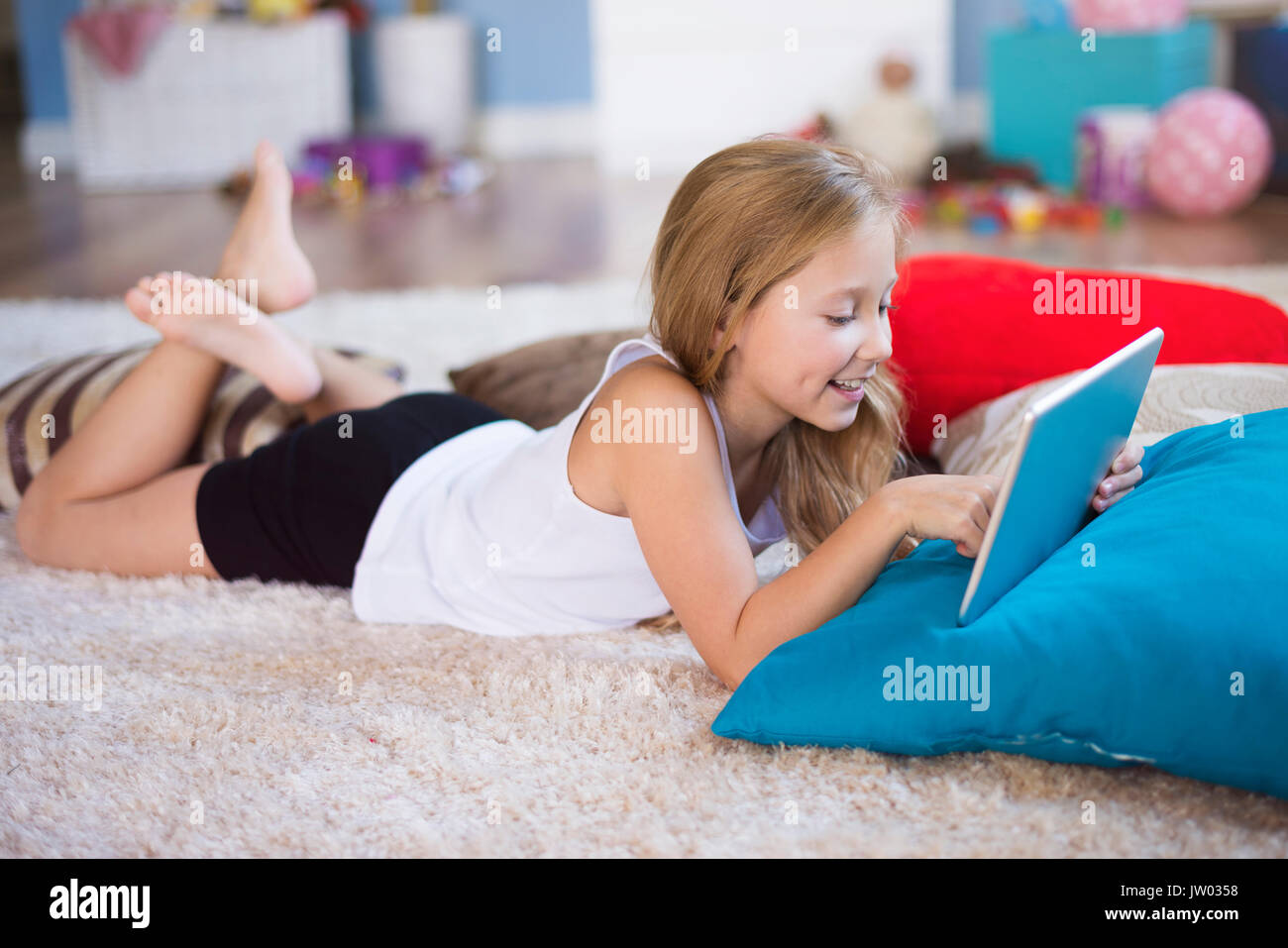 Online shelter hi-res stock photography and images - Alamy