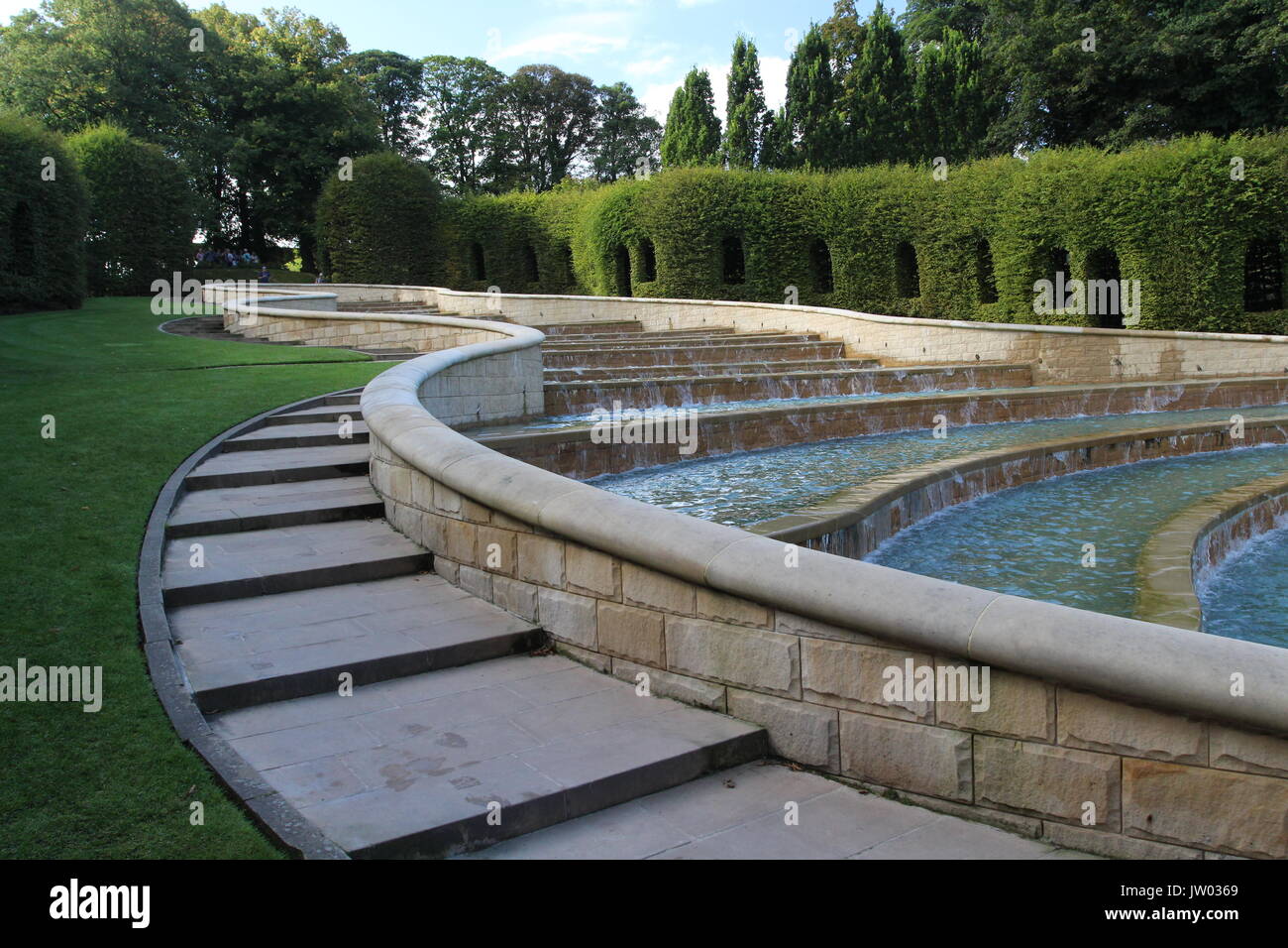 Alnwick castle gardens hi-res stock photography and images - Alamy