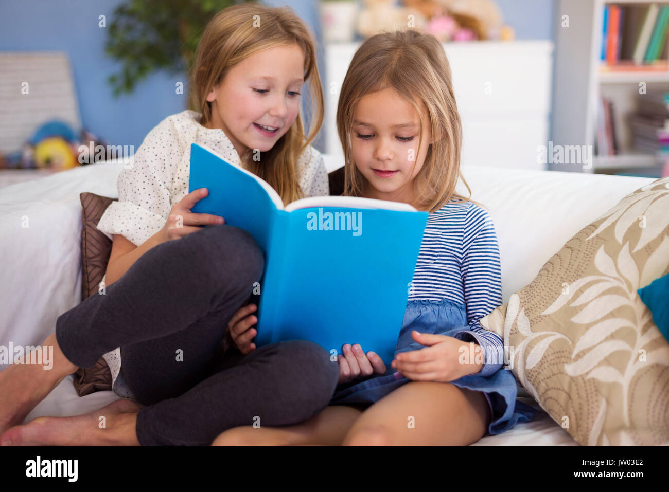 Children sharing book hi-res stock photography and images - Alamy