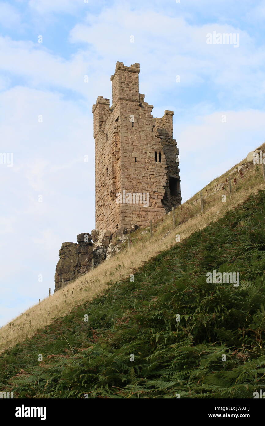 Castle drawbridge and portcullis hi-res stock photography and images ...