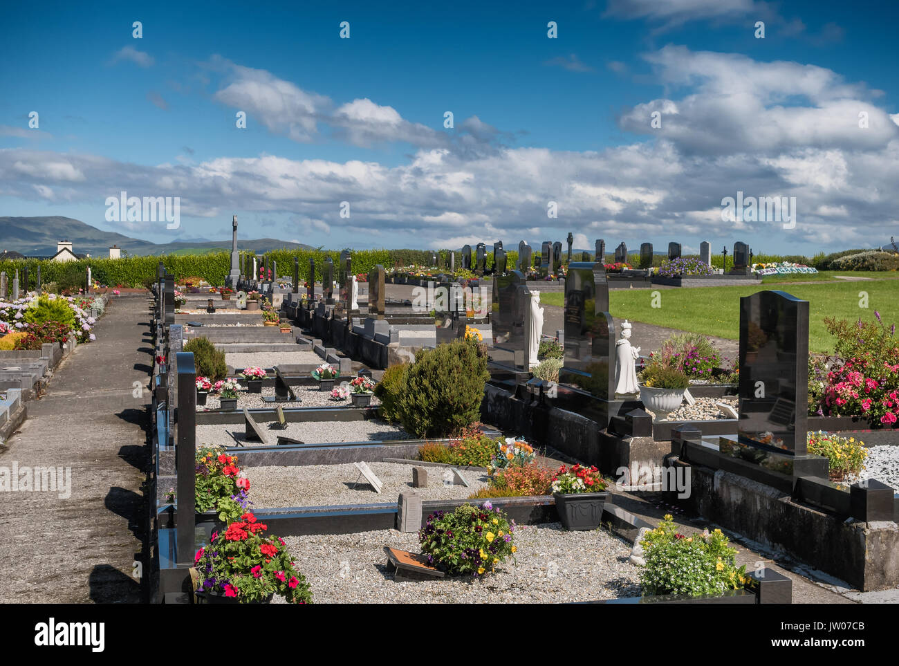 Old church graveyard ireland hi-res stock photography and images - Alamy