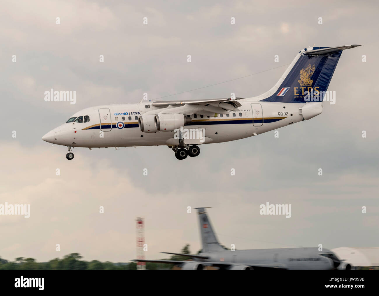 Avro 146 rj100 hi-res stock photography and images - Alamy