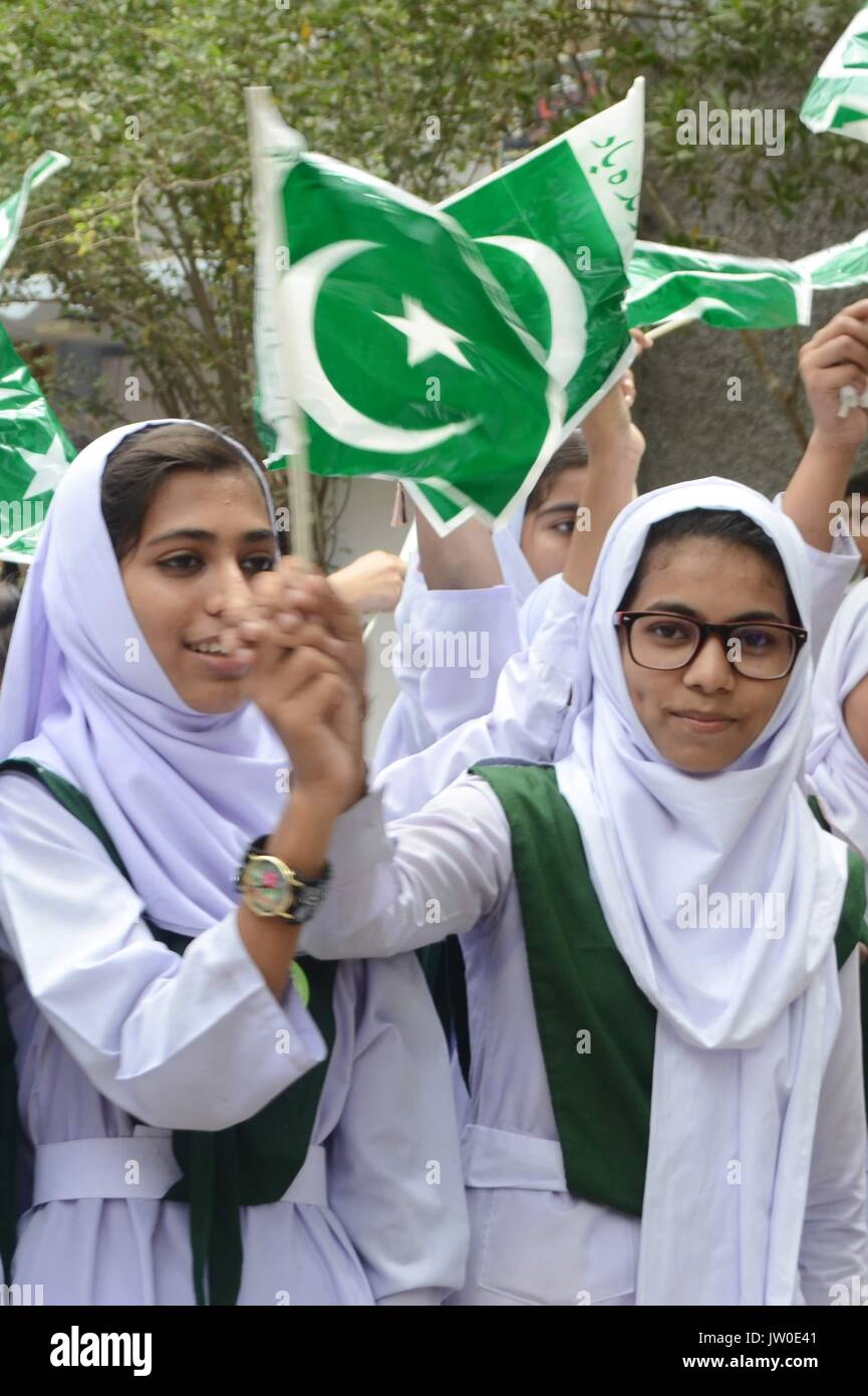 Hyderabad, Pakistan. 10th Aug, 2017. School girls holds Pakistani flags ...
