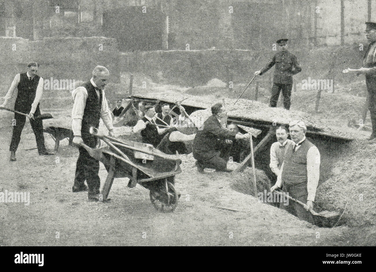 Dig trenches hi-res stock photography and images - Alamy