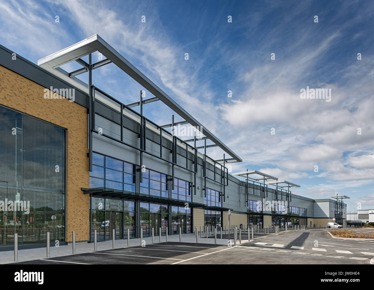Shop store retail park hi-res stock photography and images - Alamy