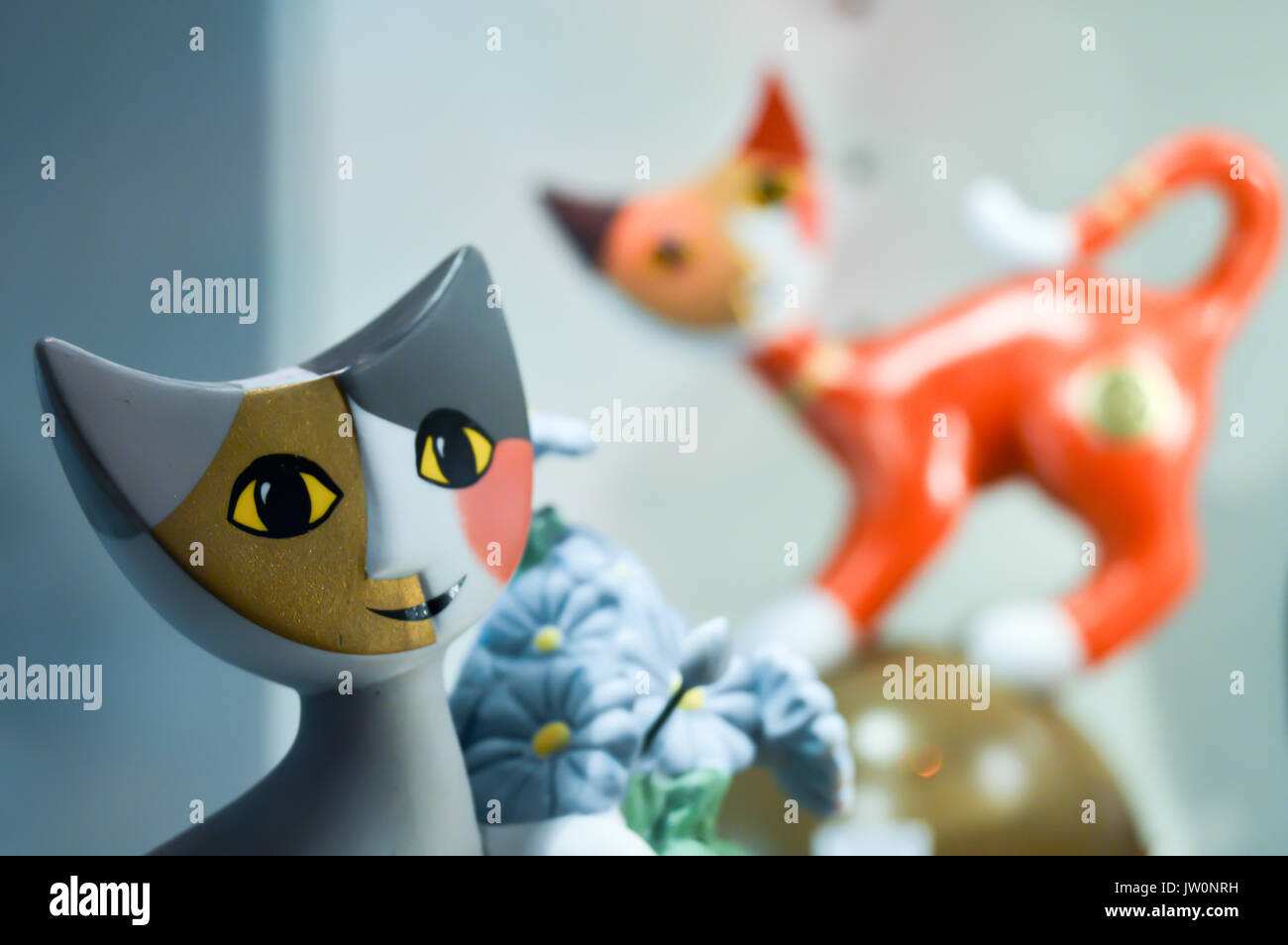 Ceramic cat face hi-res stock photography and images - Alamy