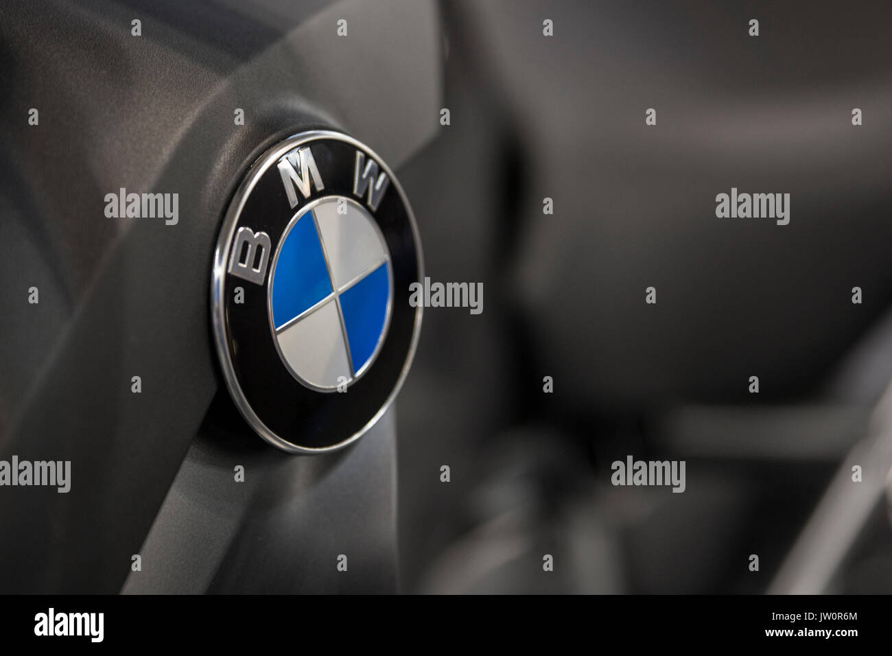 Bmw car sign logo hi-res stock photography and images - Alamy