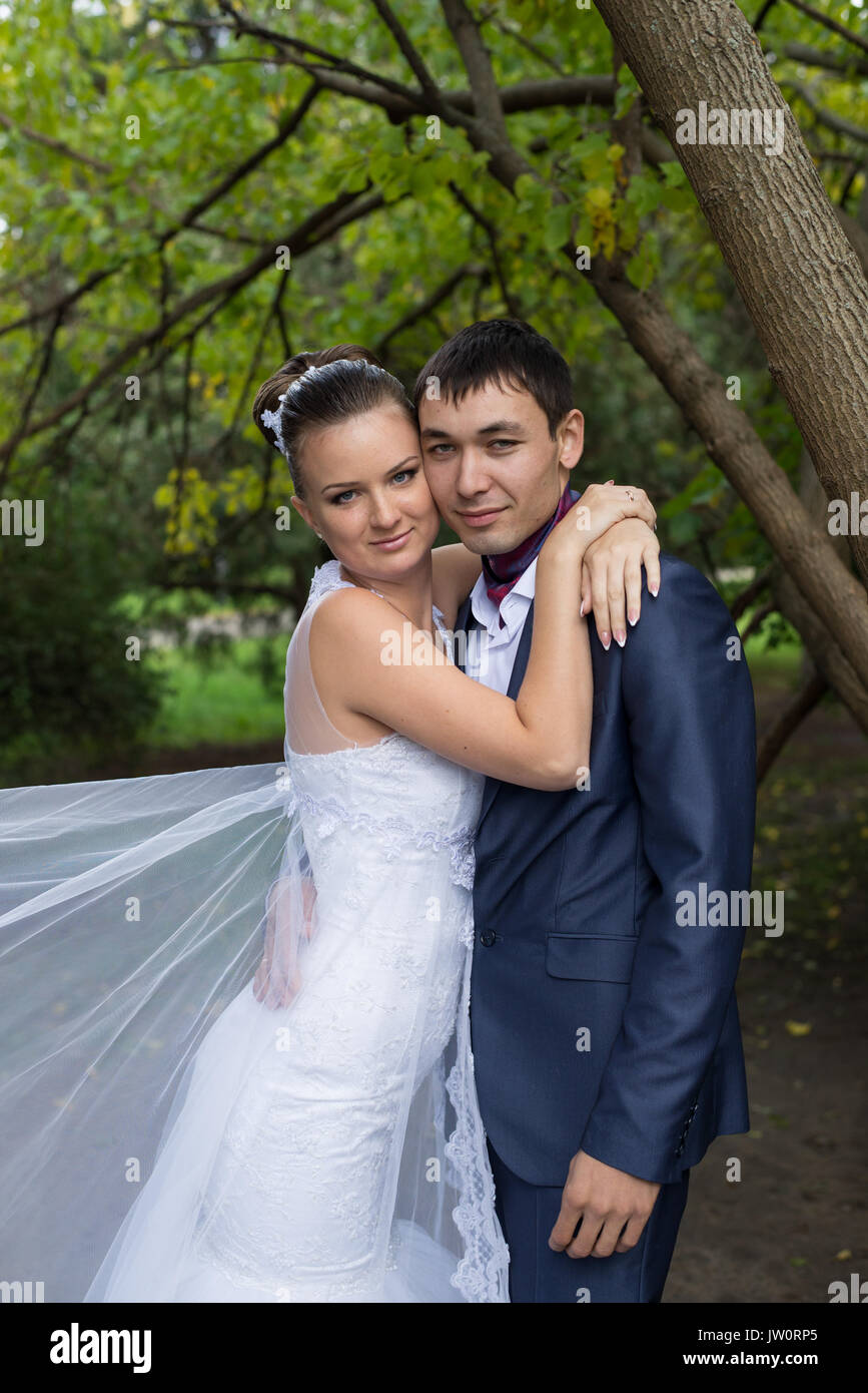 Beautiful married couple in the wedding day Stock Photo - Alamy