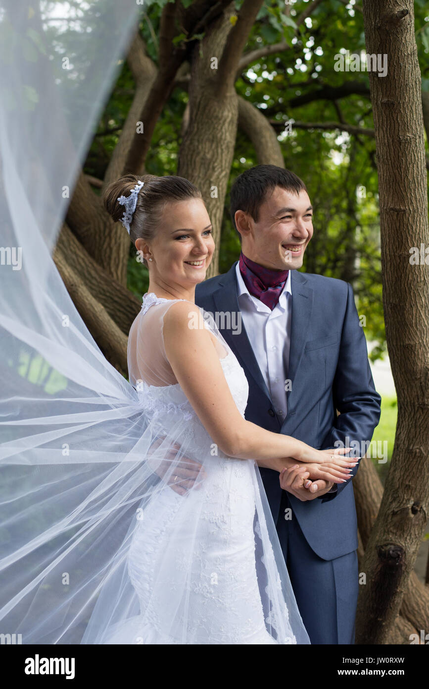 Beautiful married couple in the wedding day Stock Photo - Alamy