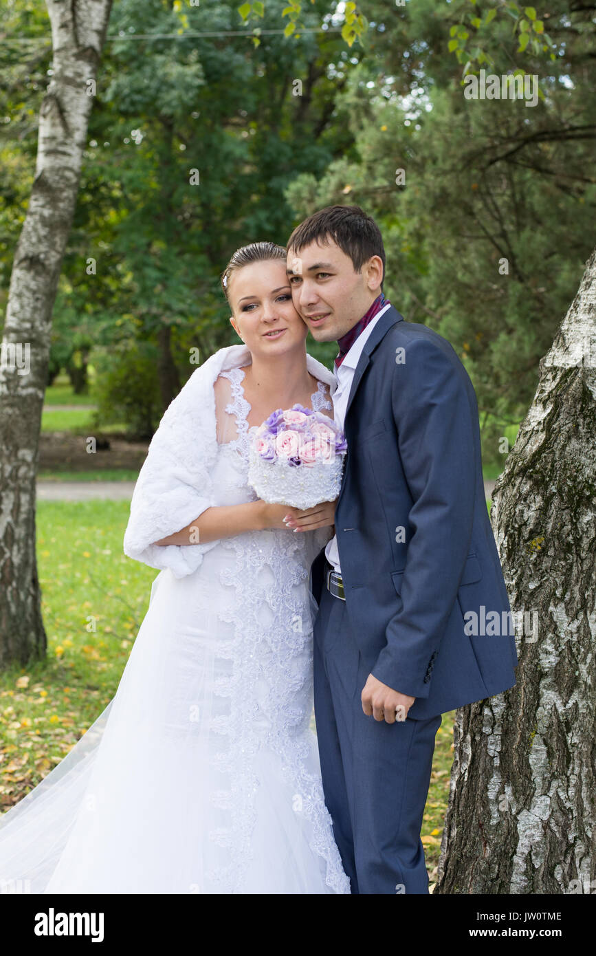 Beautiful married couple in the wedding day Stock Photo - Alamy