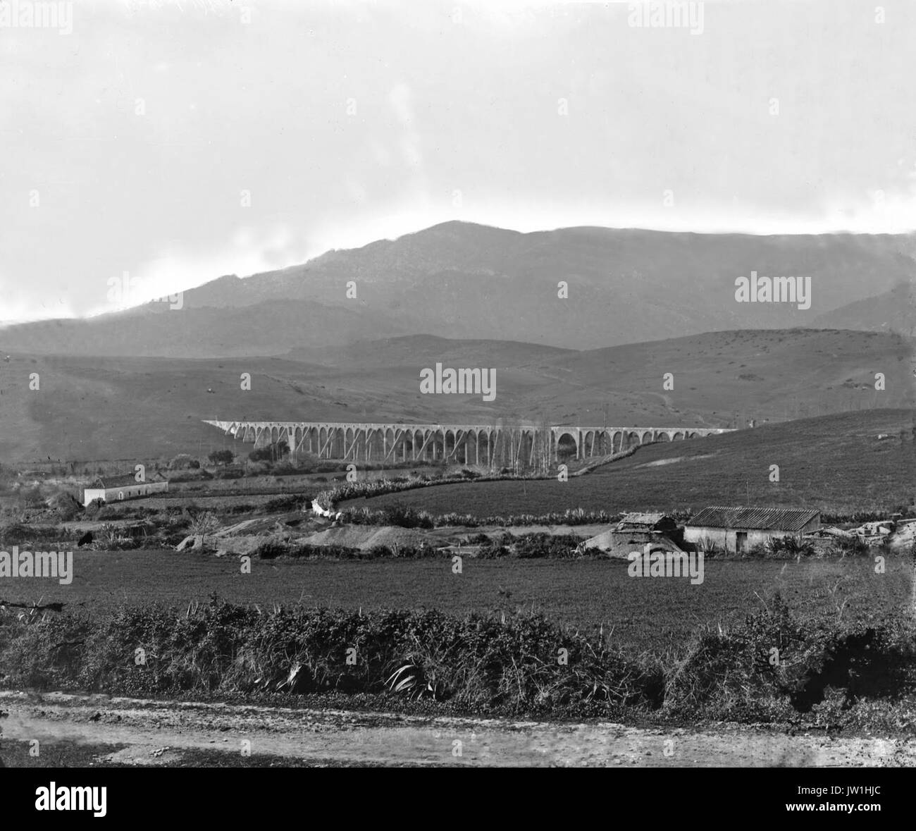 Aquaduct design hi-res stock photography and images - Alamy