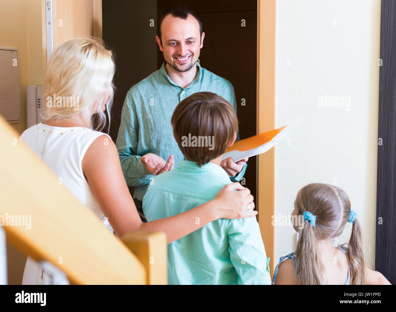 Ordinary middle class family hi-res stock photography and images - Alamy