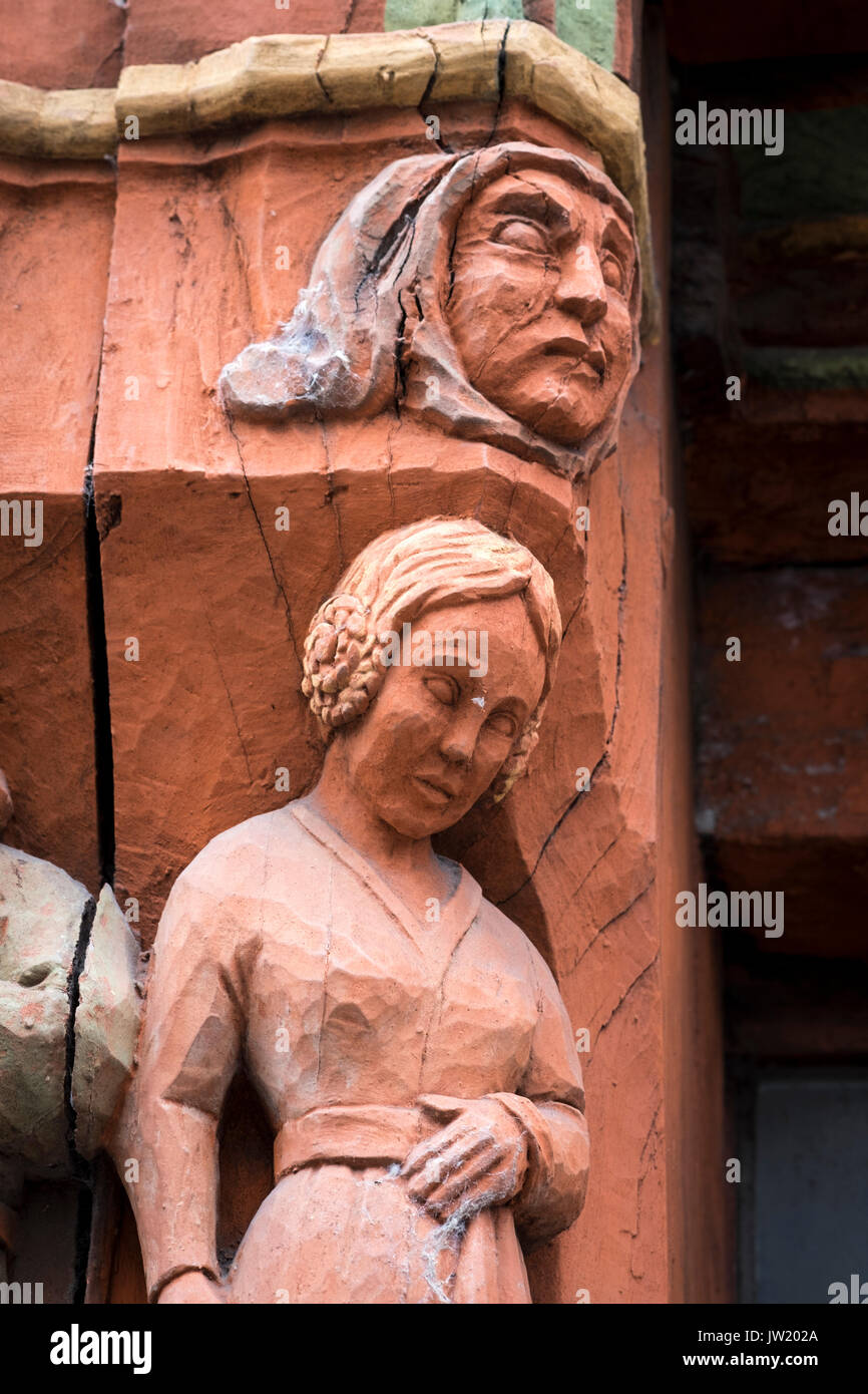 Medieval grotesque sculpture hi-res stock photography and images - Alamy