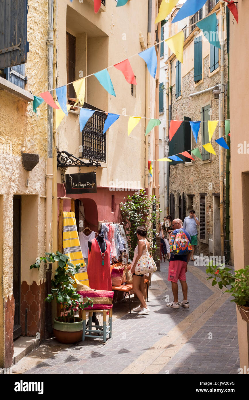 Narrow winding streets hi-res stock photography and images - Alamy