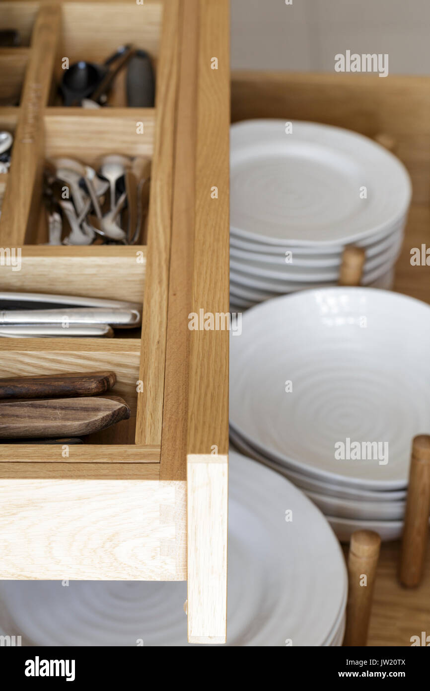 Deep drawer hi-res stock photography and images - Alamy