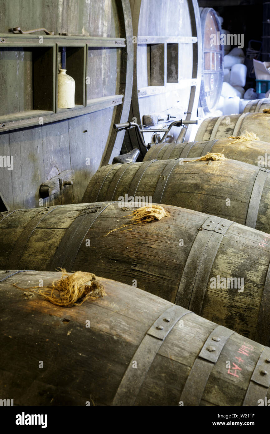 Cider barrels hi-res stock photography and images - Alamy
