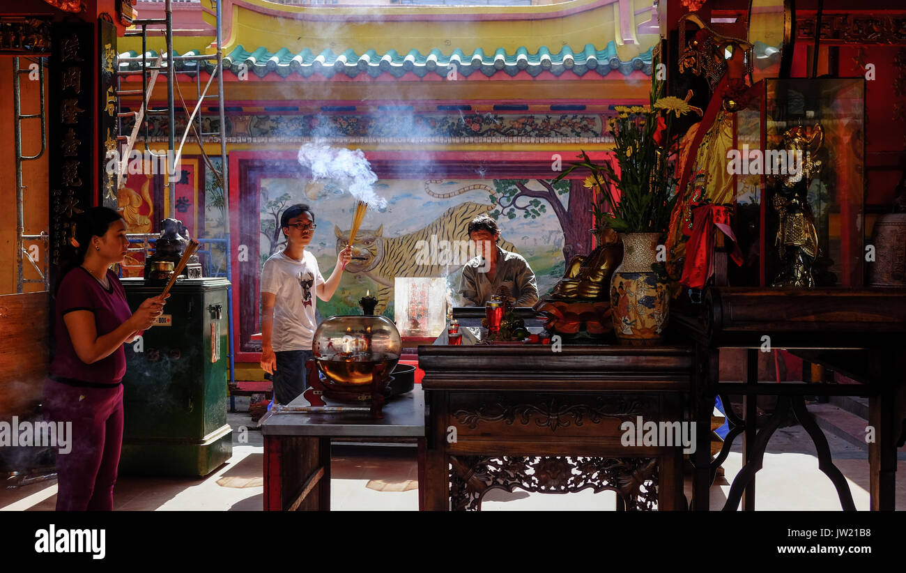 Chi at temple street hi-res stock photography and images - Alamy