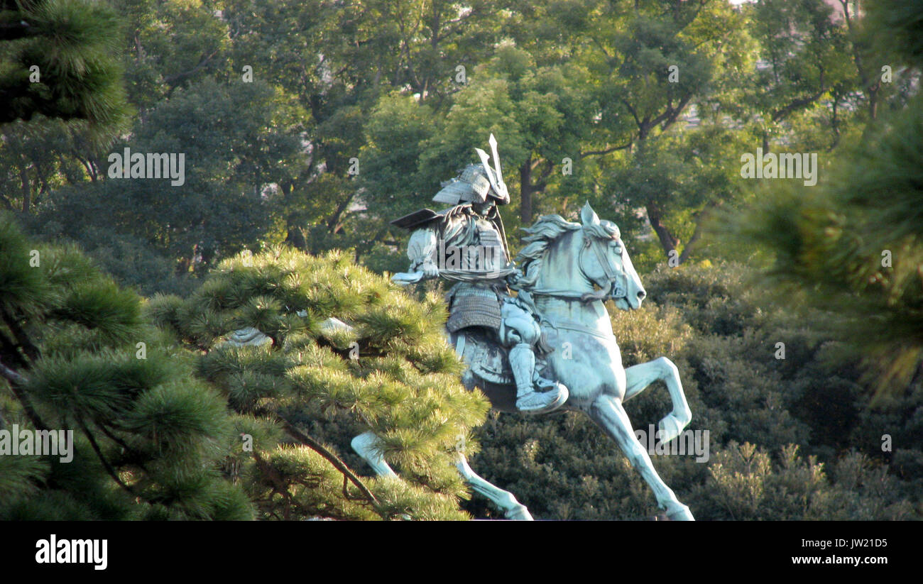 Tokyo samurai statue hi-res stock photography and images - Alamy