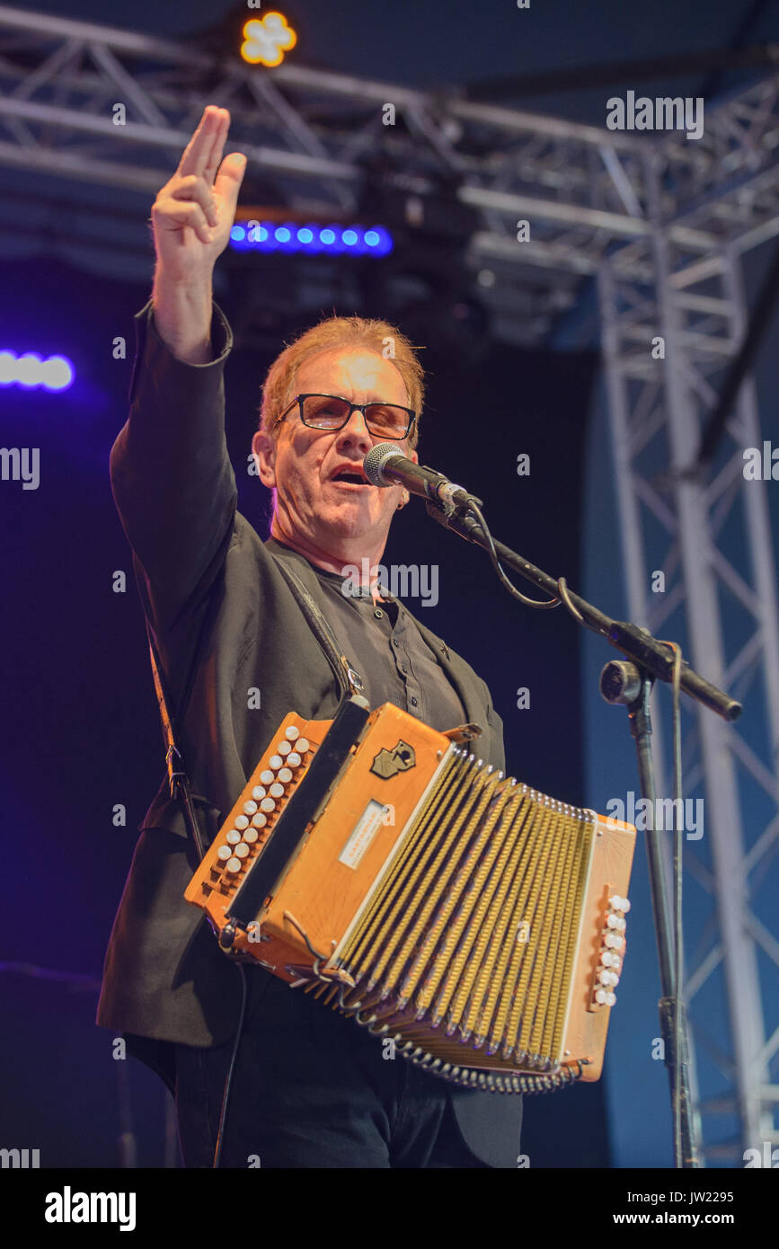 Oyster band hi-res stock photography and images - Alamy