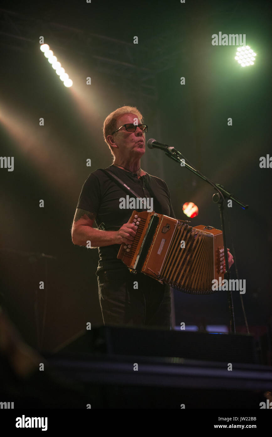 Oyster Band High Resolution Stock Photography and Images - Alamy