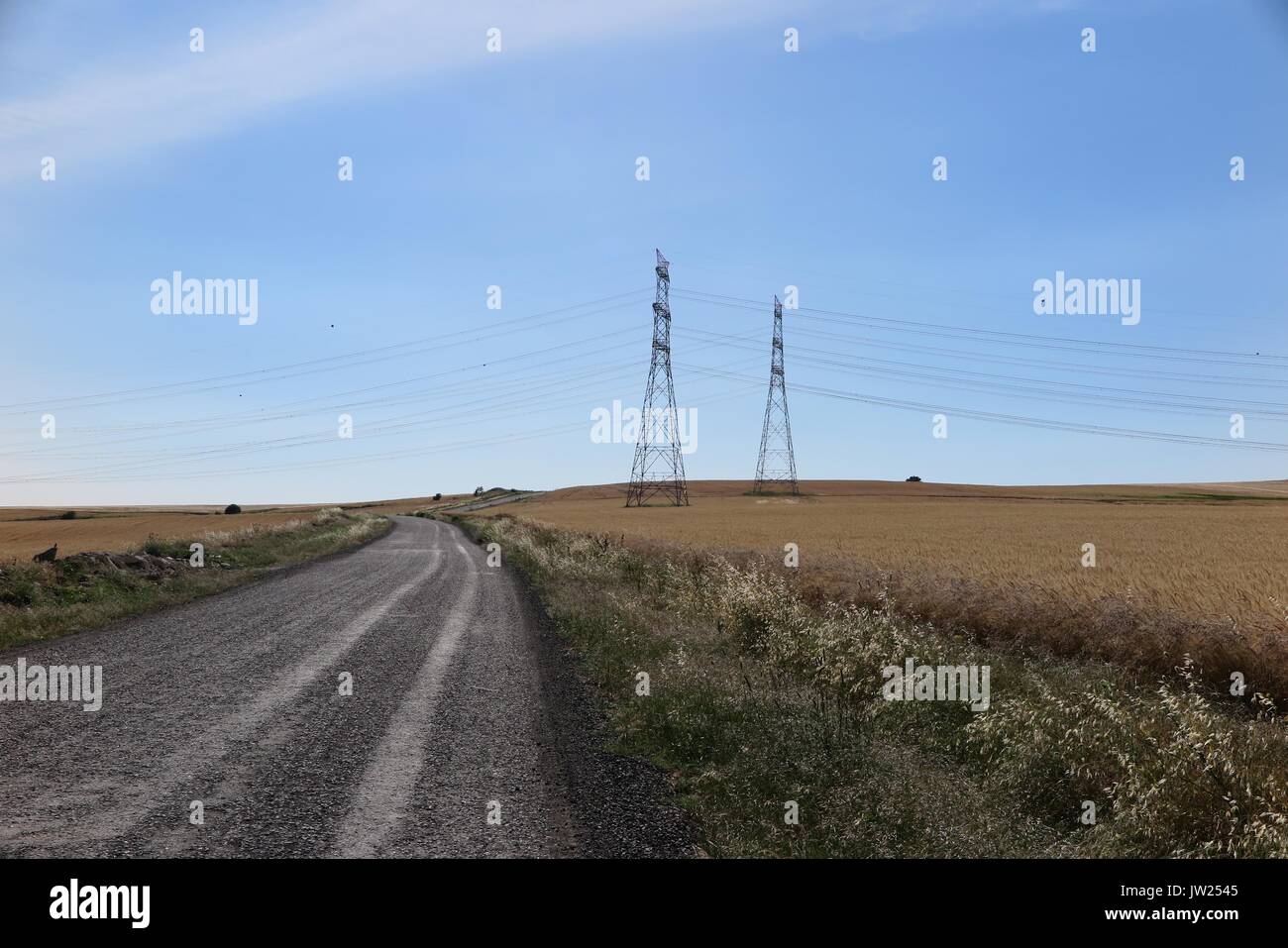 Railway electric transmission line hi-res stock photography and images ...