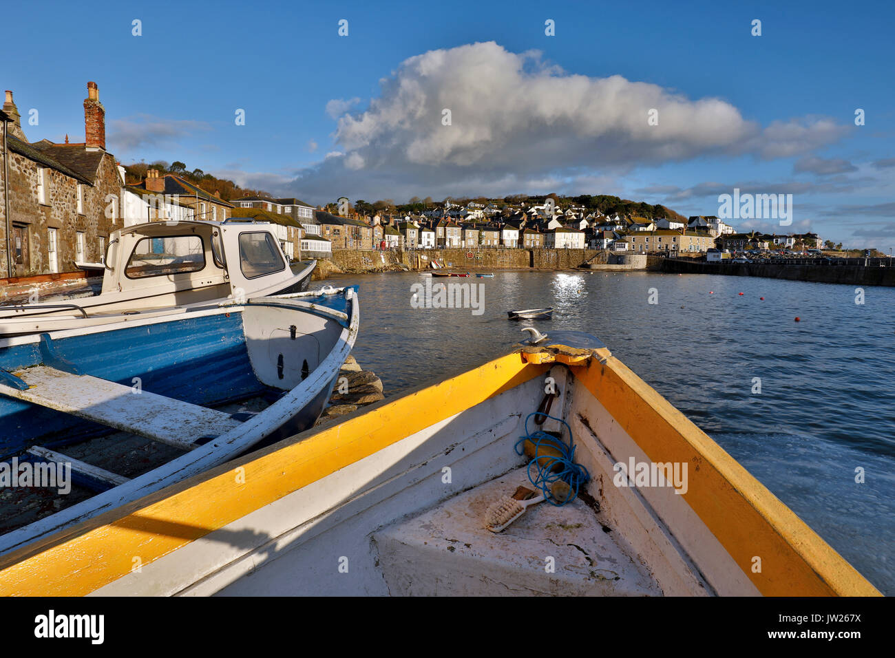 Mousehole harbour cornwall hi-res stock photography and images - Alamy