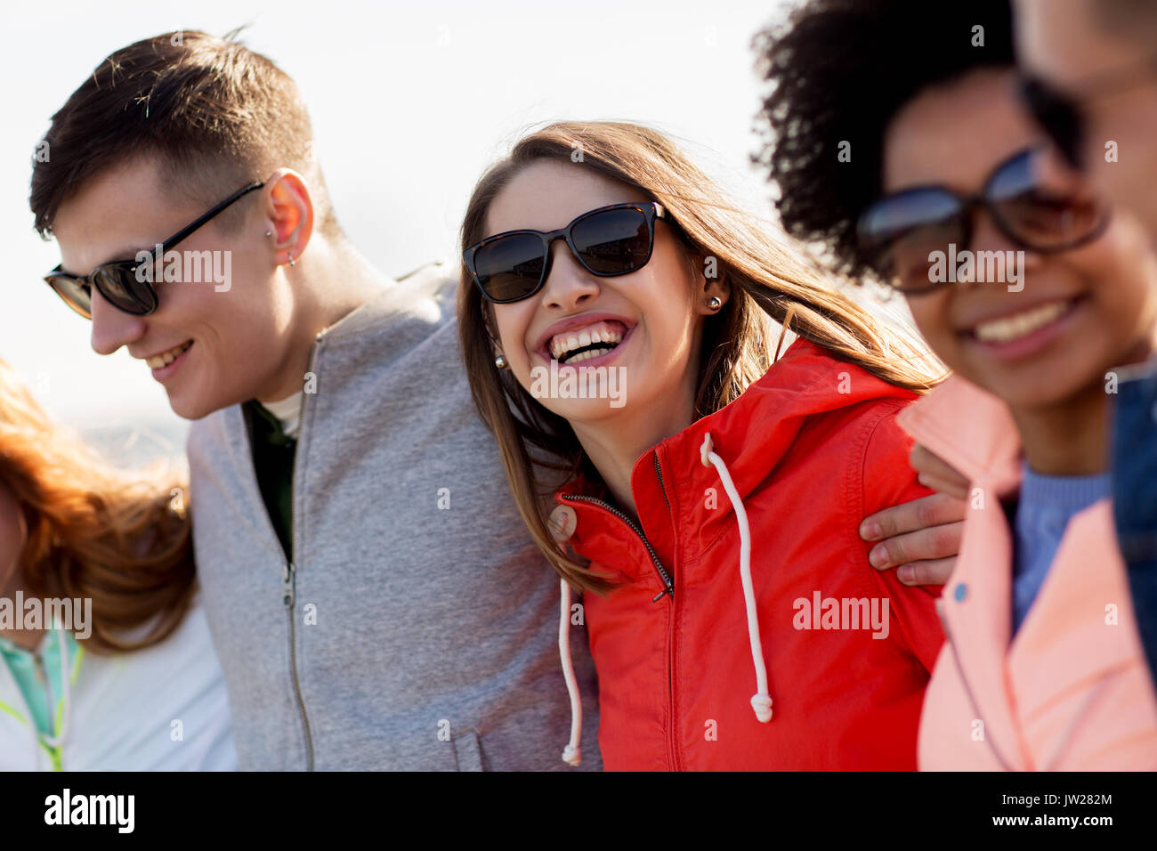 Happy multiethnic teenager group hi-res stock photography and images ...