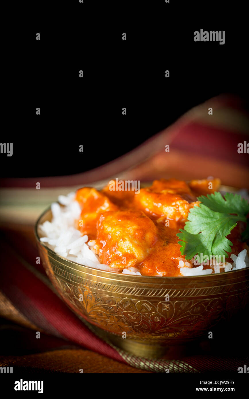 Indian butter chicken served on a bowl of basmati rice Stock Photo - Alamy