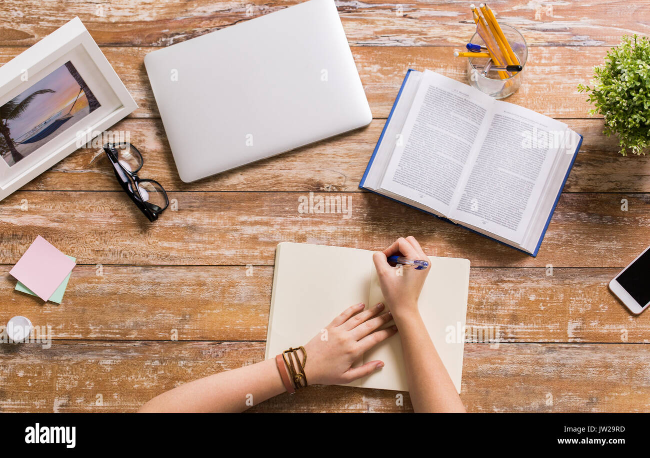 Learning table hi-res stock photography and images - Alamy