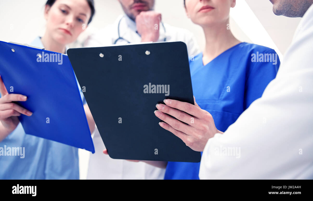 Close up doctors clipboard hi-res stock photography and images - Alamy