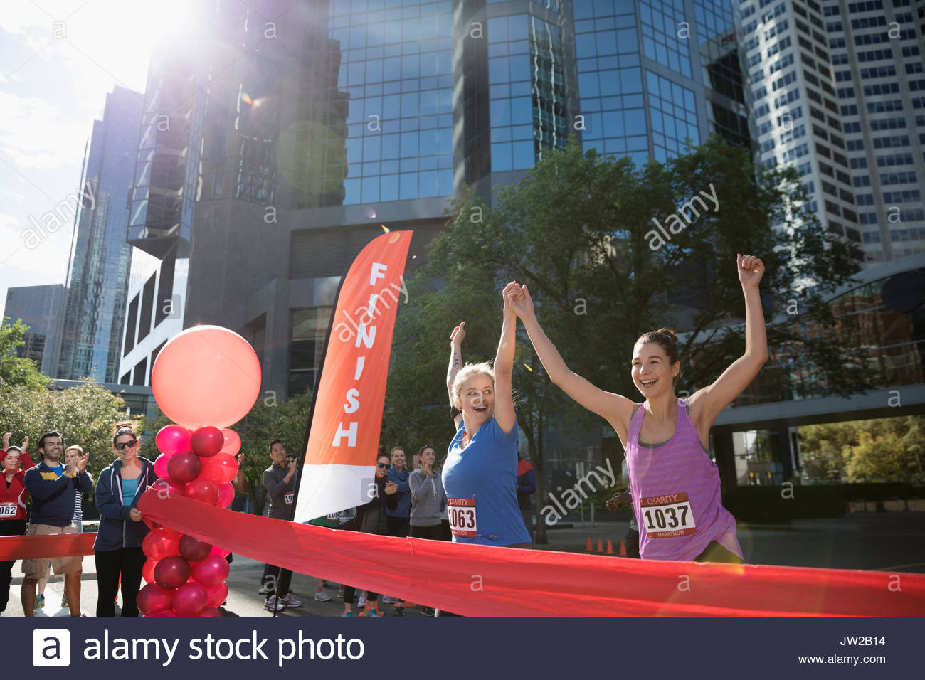 Runners finish line hi-res stock photography and images - Alamy
