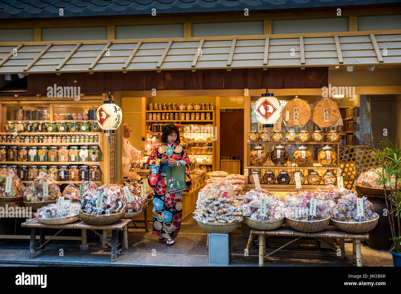 Japanese traditional dress hi-res stock photography and images - Alamy