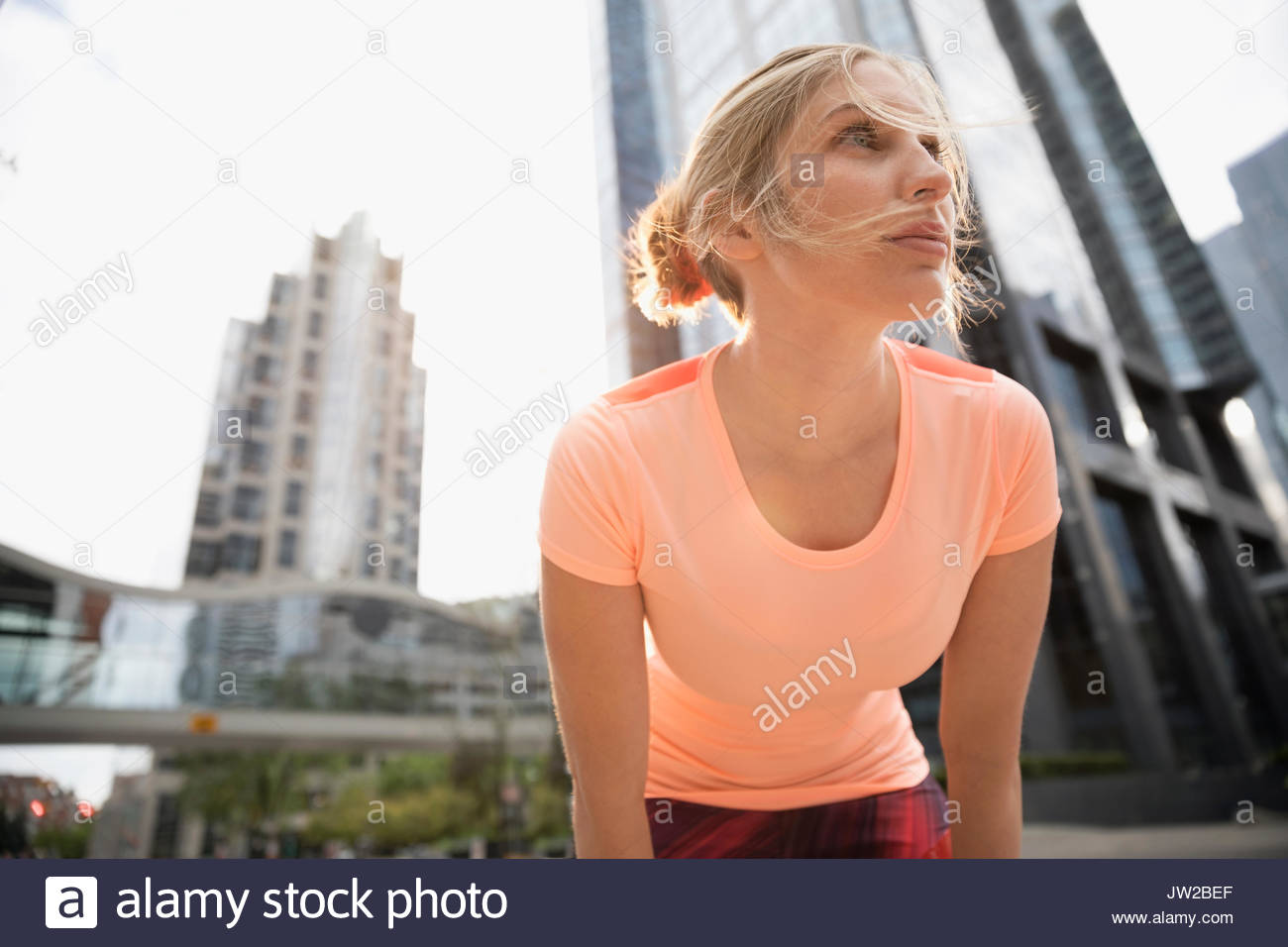 Hands on knees exercise woman hi-res stock photography and images - Alamy