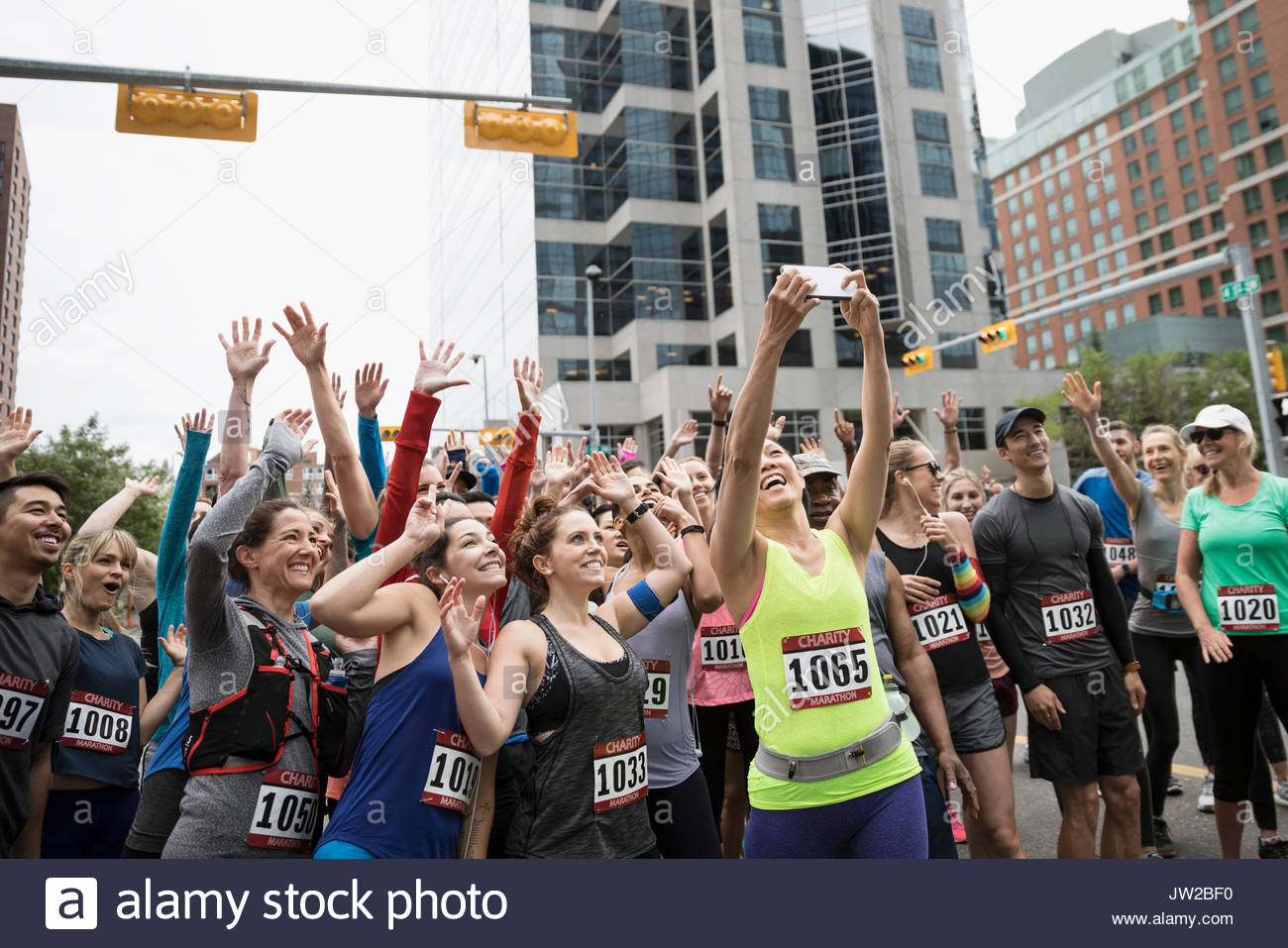 Crowd cheering runners on hi-res stock photography and images - Alamy